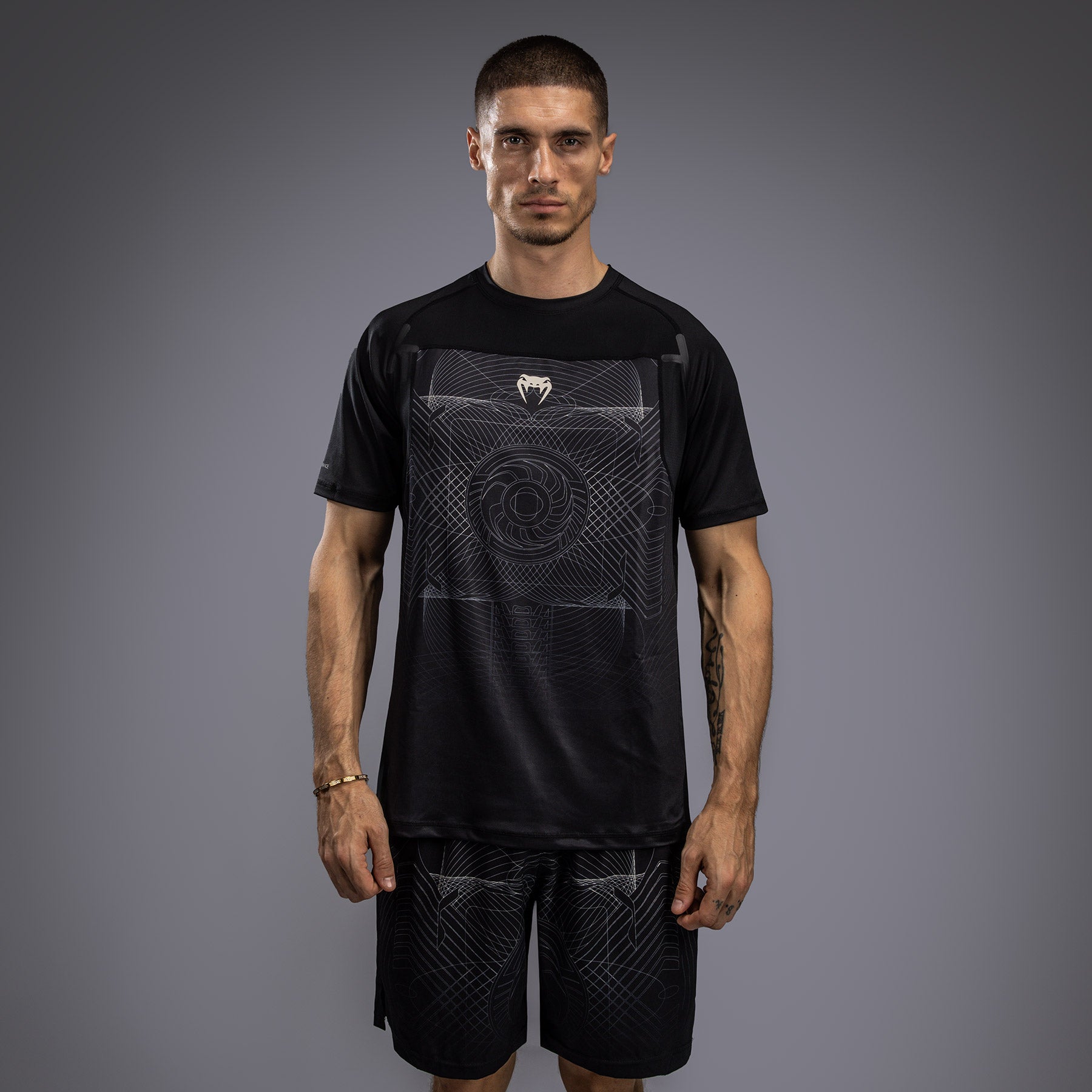 T-Shirt Dry-Tech Venum G-Fit Air - Noir Intense/Sable Désert - Venum France